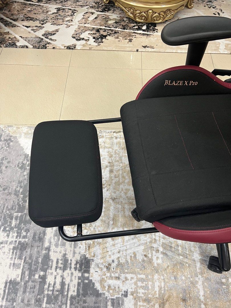 TOMAZ BLAZE X PRO GAMING CHAIR, Furniture & Home Living, Furniture ...