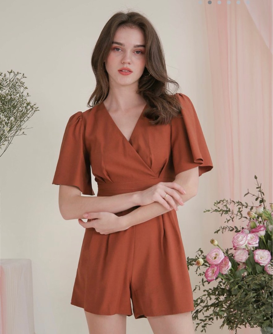 TWL IRIN FLUTTER SLEEVE ROMPER RUST, Women's Fashion, Dresses & Sets ...