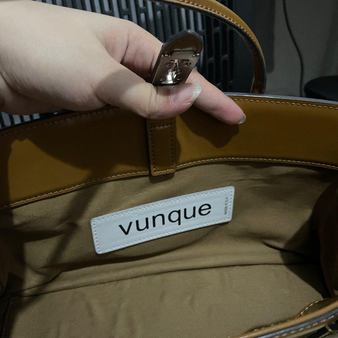Vunque Toque Trophy Shoulder M Camel, Women's Fashion, Bags & Wallets, Shoulder Bags on Carousell