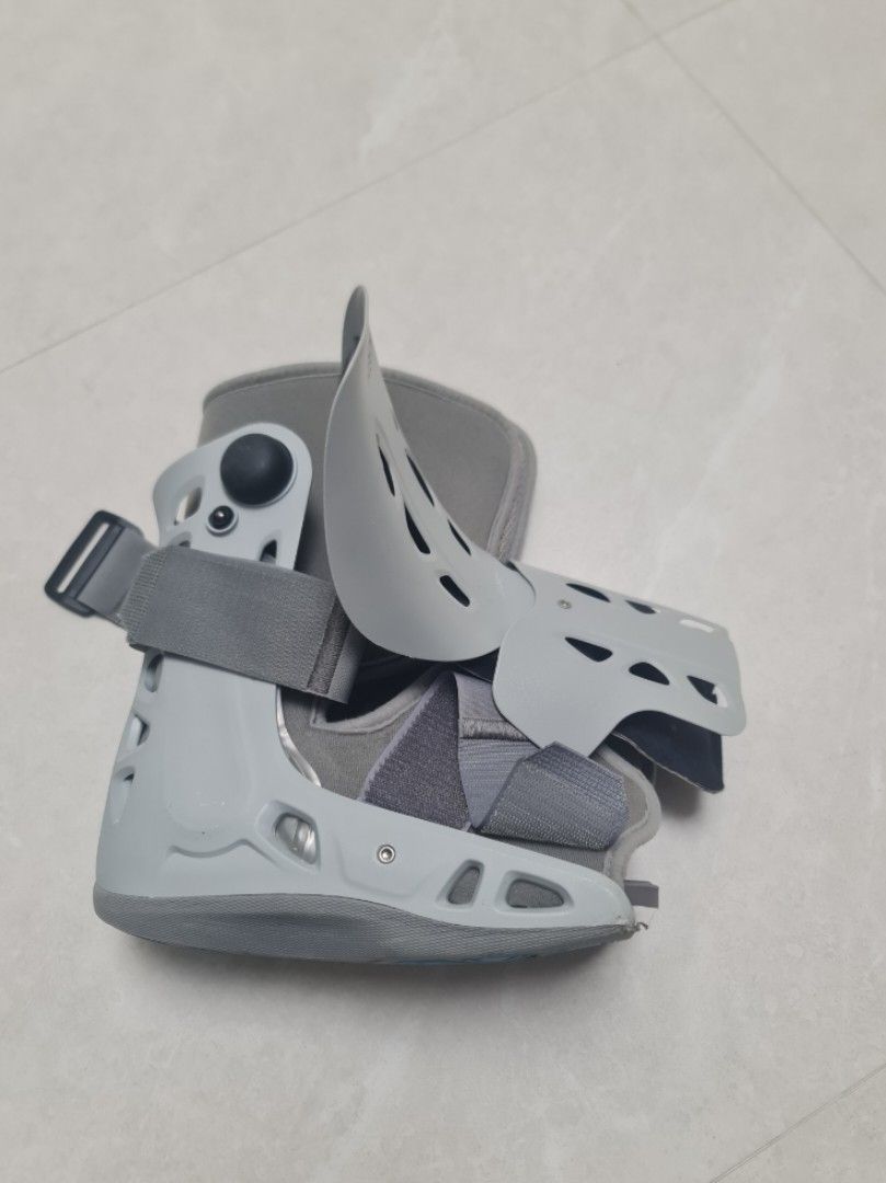 Aircast boot, size small, Health & Nutrition, Assistive & Rehabilatory ...