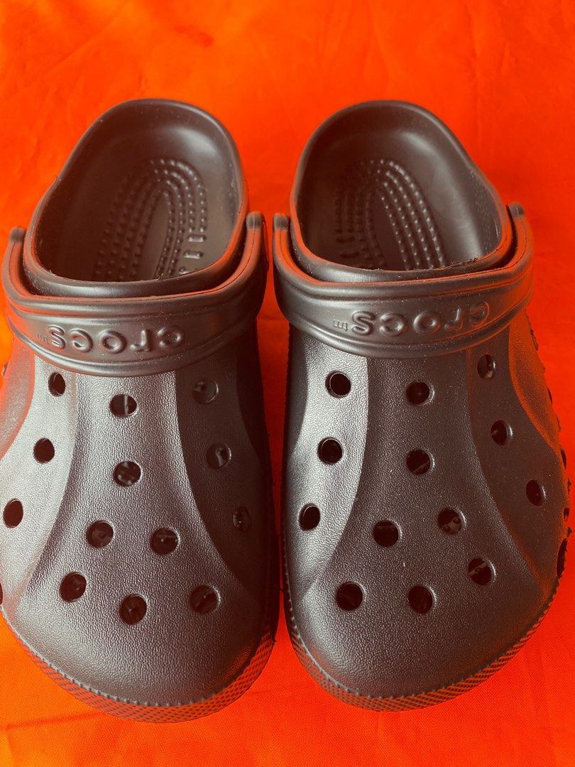 Crocs, Women's Fashion, Footwear, Slippers and slides on Carousell