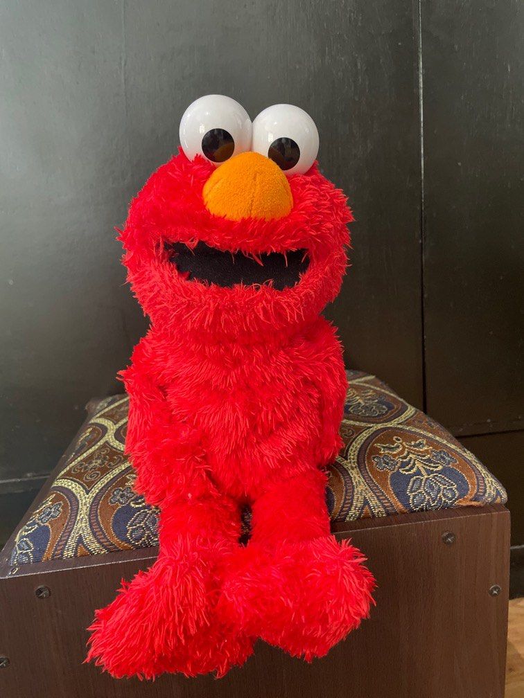 Elmo Talking Toy, Hobbies & Toys, Toys & Games on Carousell