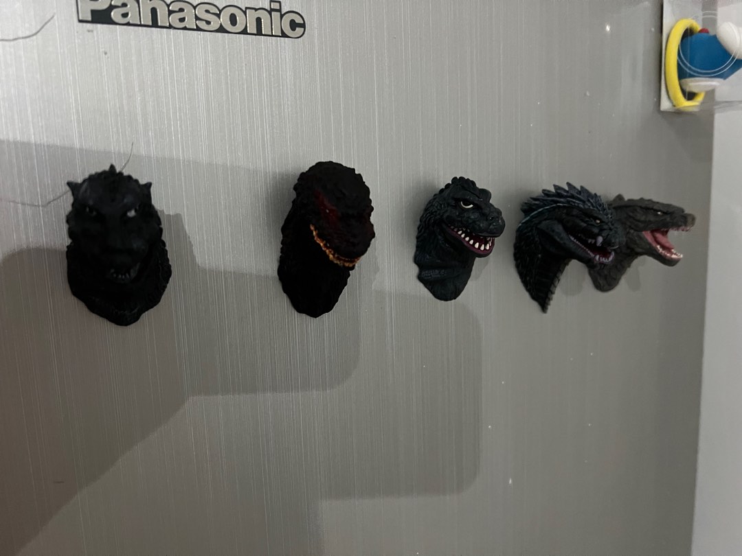 Godzilla Magnet Loose, Hobbies & Toys, Collectibles & Memorabilia, Fan ...