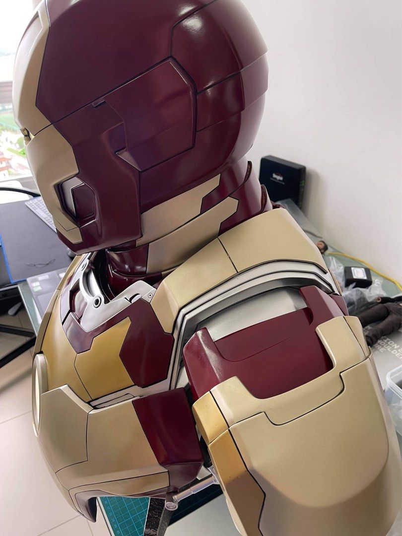 IRON MAN Life-size Bust (SideShow), Hobbies & Toys, Toys & Games on ...