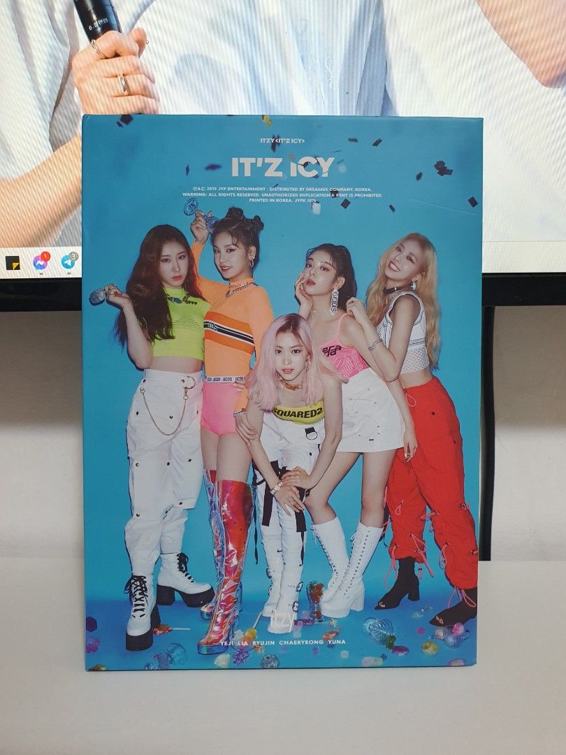ITZY IT'Z ICY ALBUM Unsealed, Hobbies & Toys, Memorabilia ...