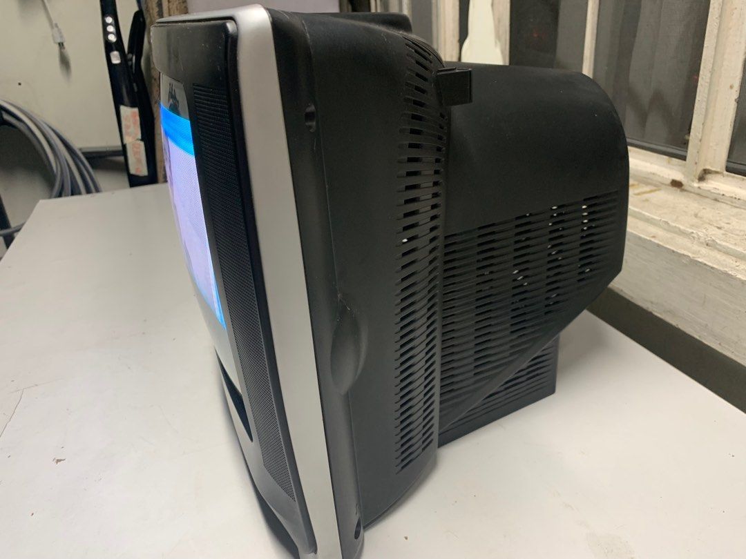 LG CRT TV 14" with AV Input Good Condition 220volts, TV & Home ...