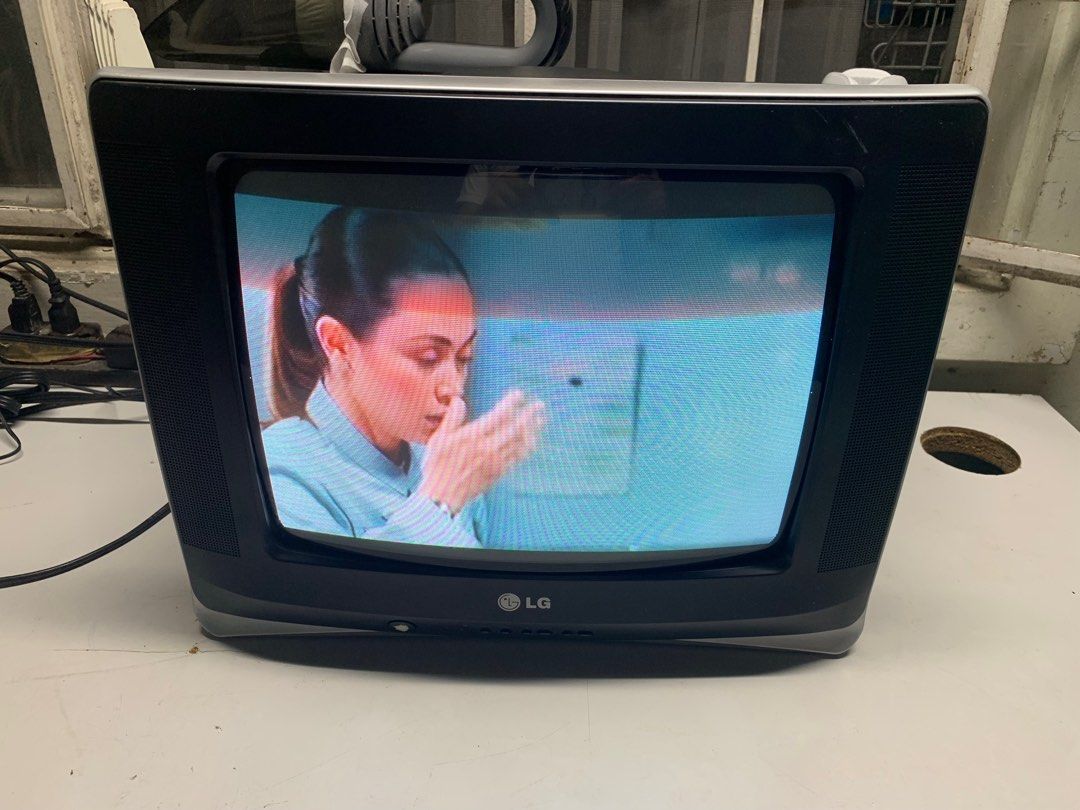 LG CRT TV 14" with AV Input Good Condition 220volts, TV & Home ...