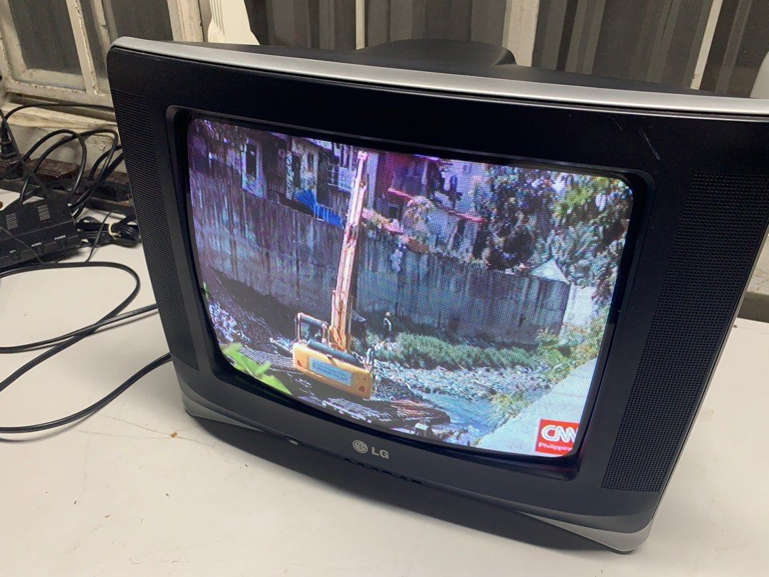 LG CRT TV 14" with AV Input Good Condition 220volts, TV & Home ...