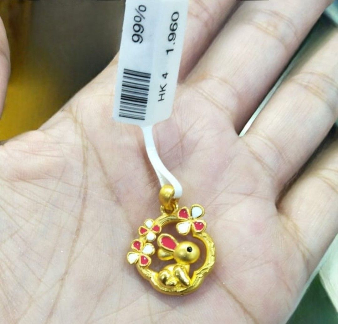 Liontin emas 24k kelinci merah putih, Barang Mewah, Aksesoris di Carousell