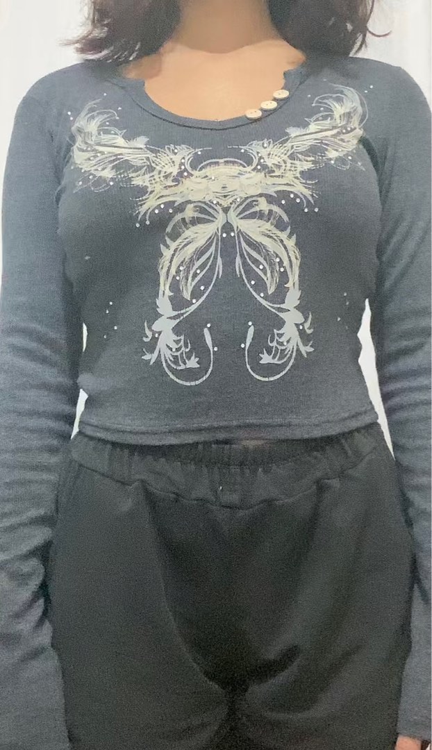 Longsleeves Grey Crop Top y2k Butterfly, Women's Fashion, Tops ...