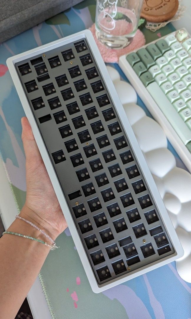 Maze64 barebones 60% keyboard kit, Computers & Tech, Parts ...