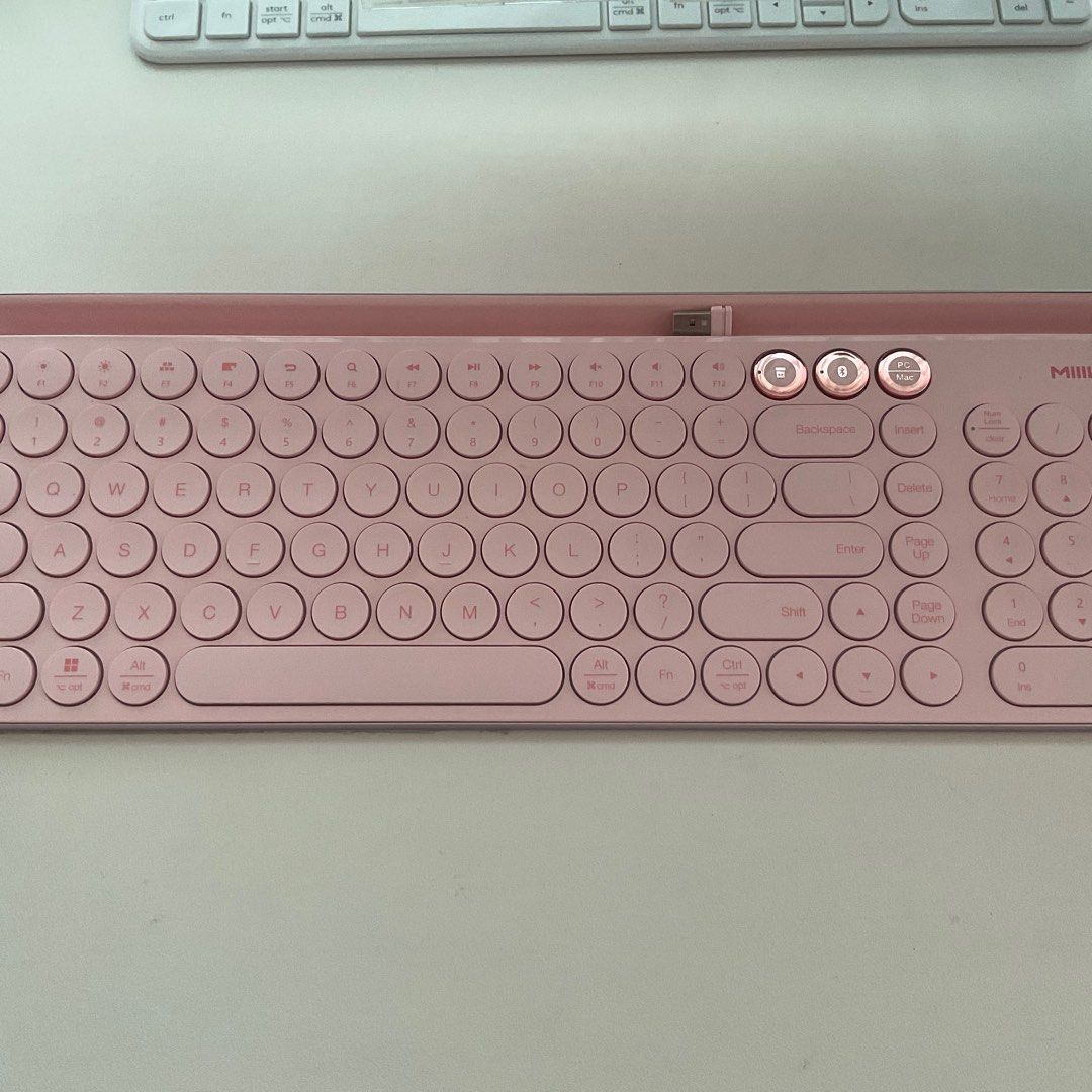 Miiw Wireless Keyboard Computers And Tech Parts And Accessories Computer Keyboard On Carousell