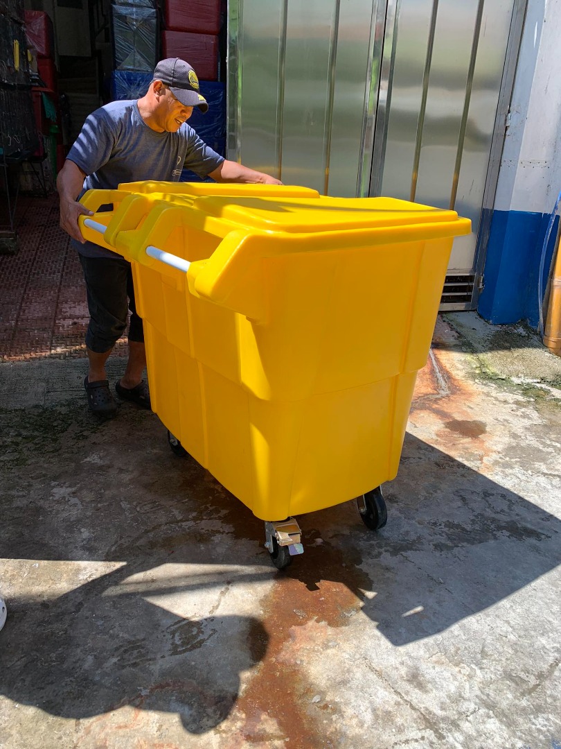 MOBILE TRASH BIN, Furniture & Home Living, Cleaning & Homecare Supplies ...