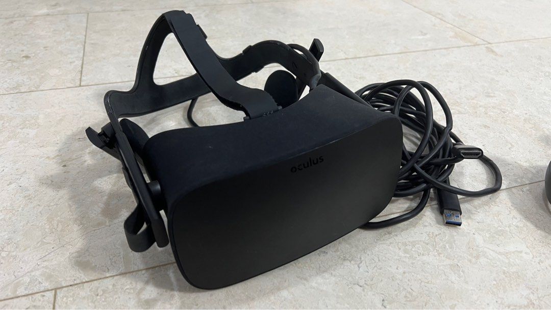 Oculus CV1, Video Gaming, Gaming Accessories, Virtual Reality on Carousell