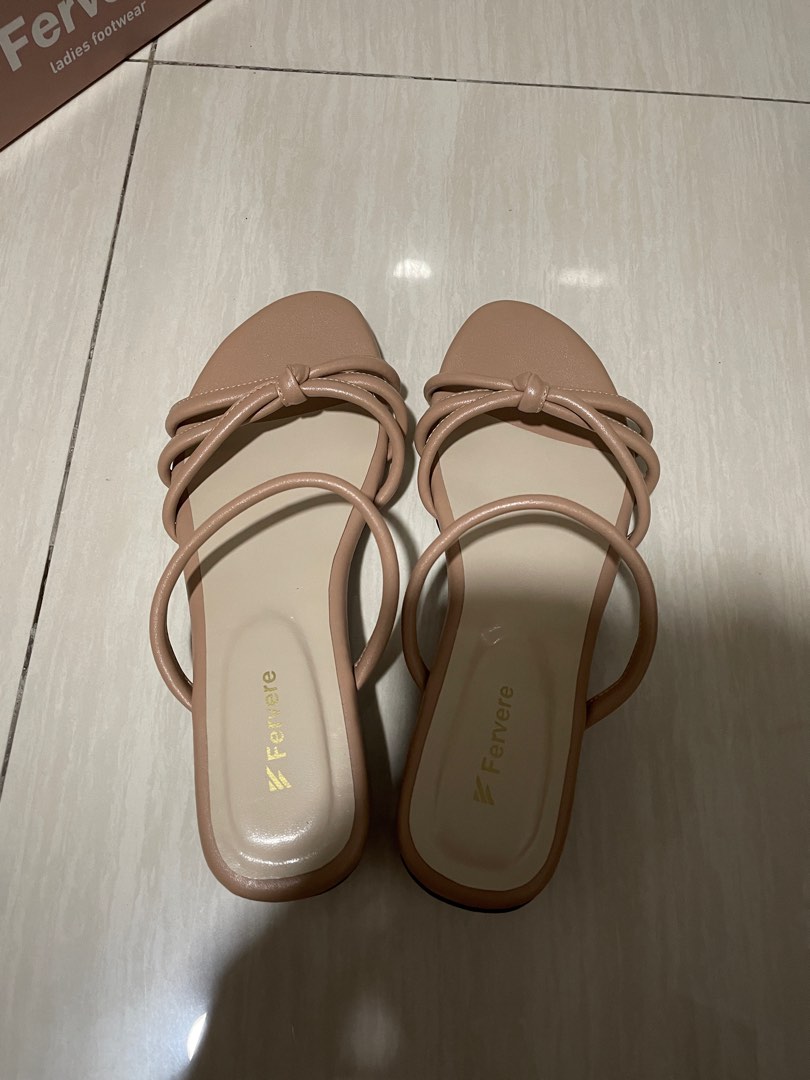 POPPY HEELS, Fesyen Wanita, Sepatu di Carousell