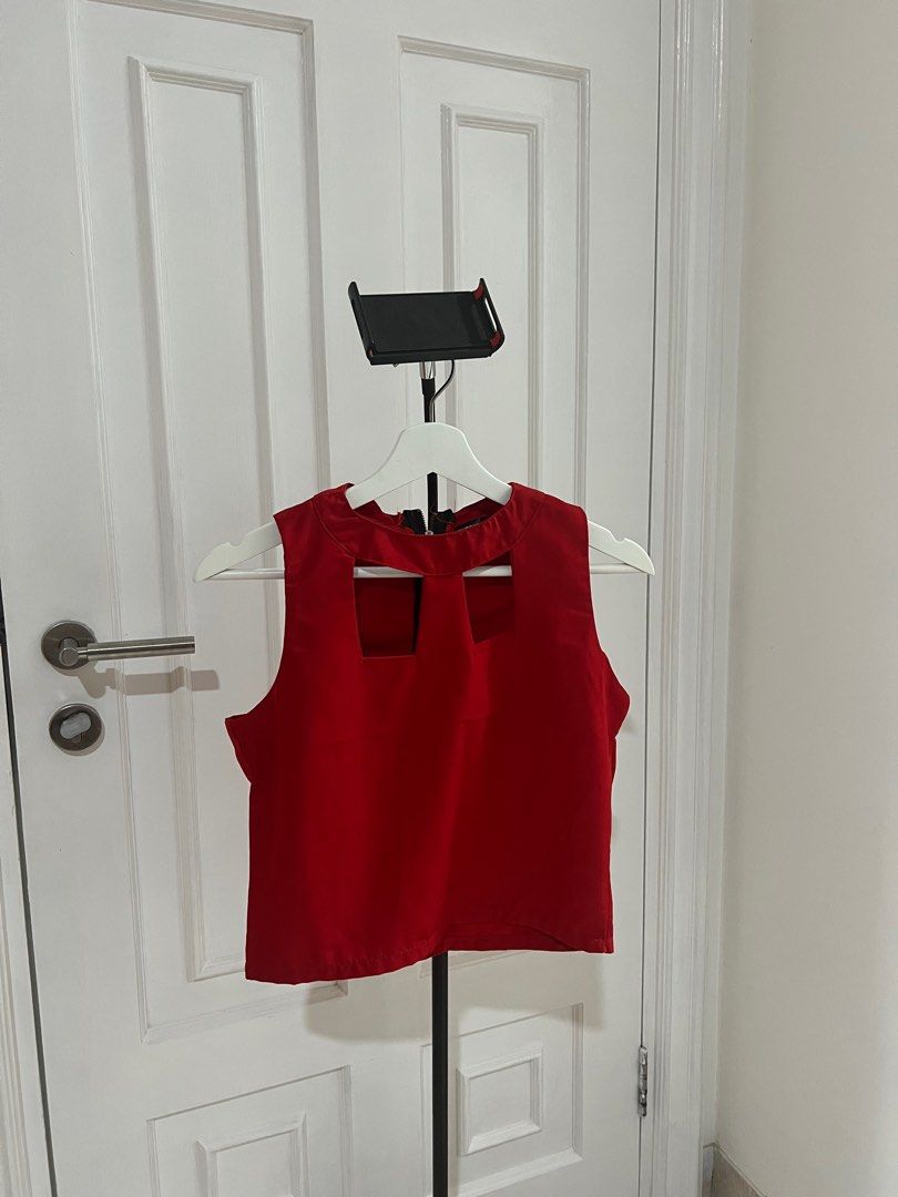 Red Crop top korea, Fesyen Wanita, Pakaian Wanita, Atasan di Carousell