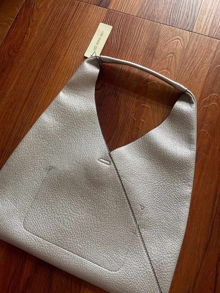 RODE SKO Triangular Tote Bag, Women's Fashion, Bags & Wallets, Tote ...
