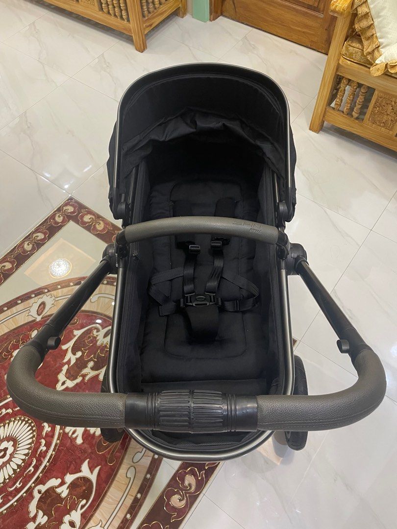 Ryan Spin Royal Stroller, Babies & Kids, Going Out, Strollers on Carousell