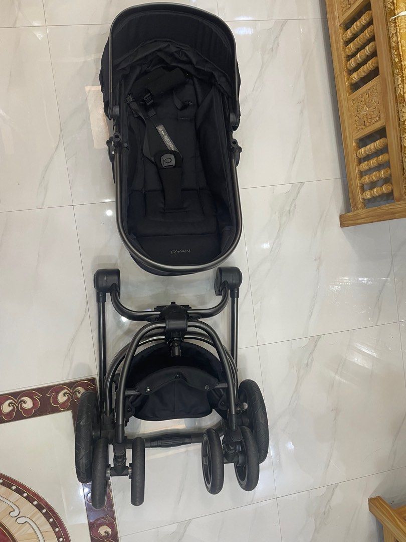 Ryan Spin Royal Stroller, Babies & Kids, Going Out, Strollers on Carousell