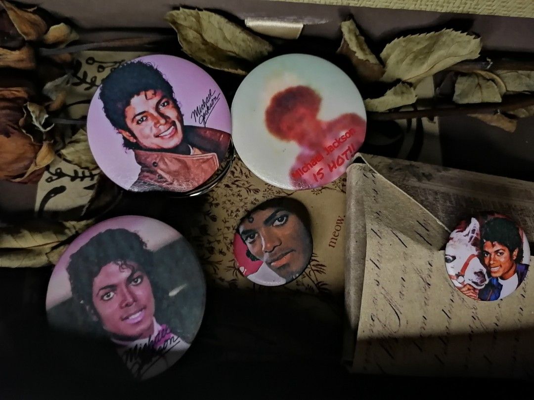Set 2: Michael Jackson Button Pins Michael Jackson Button Pin, Hobbies ...
