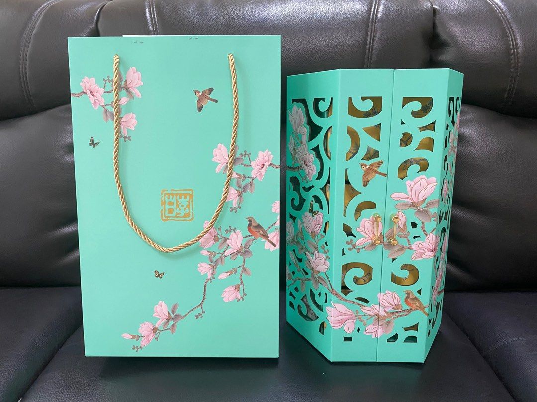 Sheraton Towers Li Bai Mooncakes (White Lotus Double Egg Yolk), Food ...