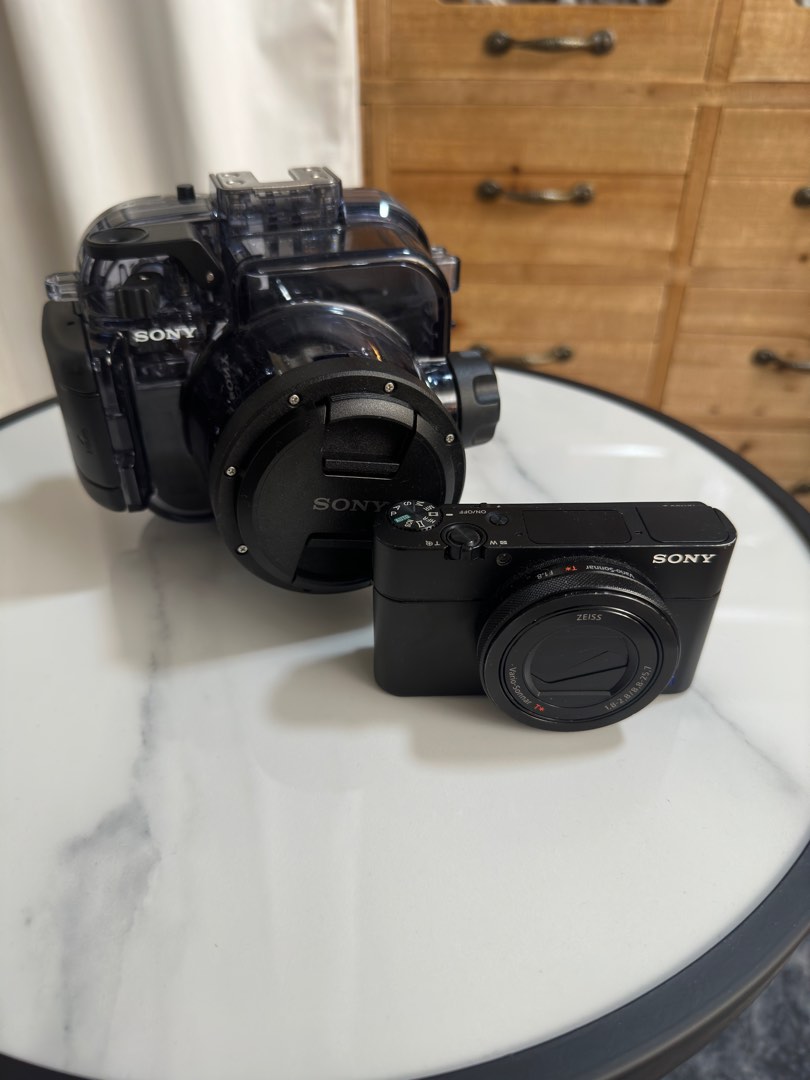 Sony rx100v & underwater housing, Photography, Cameras on Carousell
