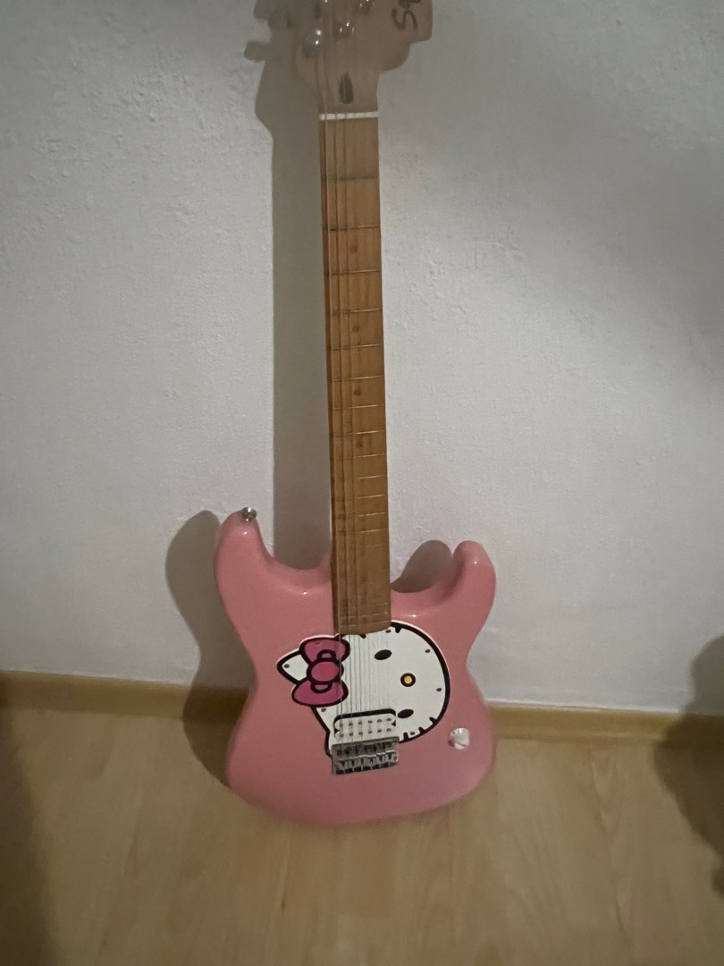 Squier Hello Kitty Stratocaster Guitar (2006-2009), Hobbies & Toys ...