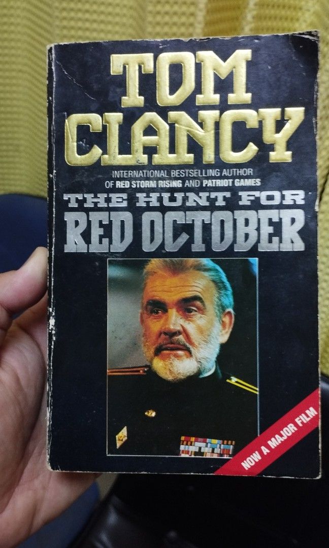 TOM CLANCY BOOK: THE HUNT FOR RED OCTOBER, Hobbies & Toys, Books ...