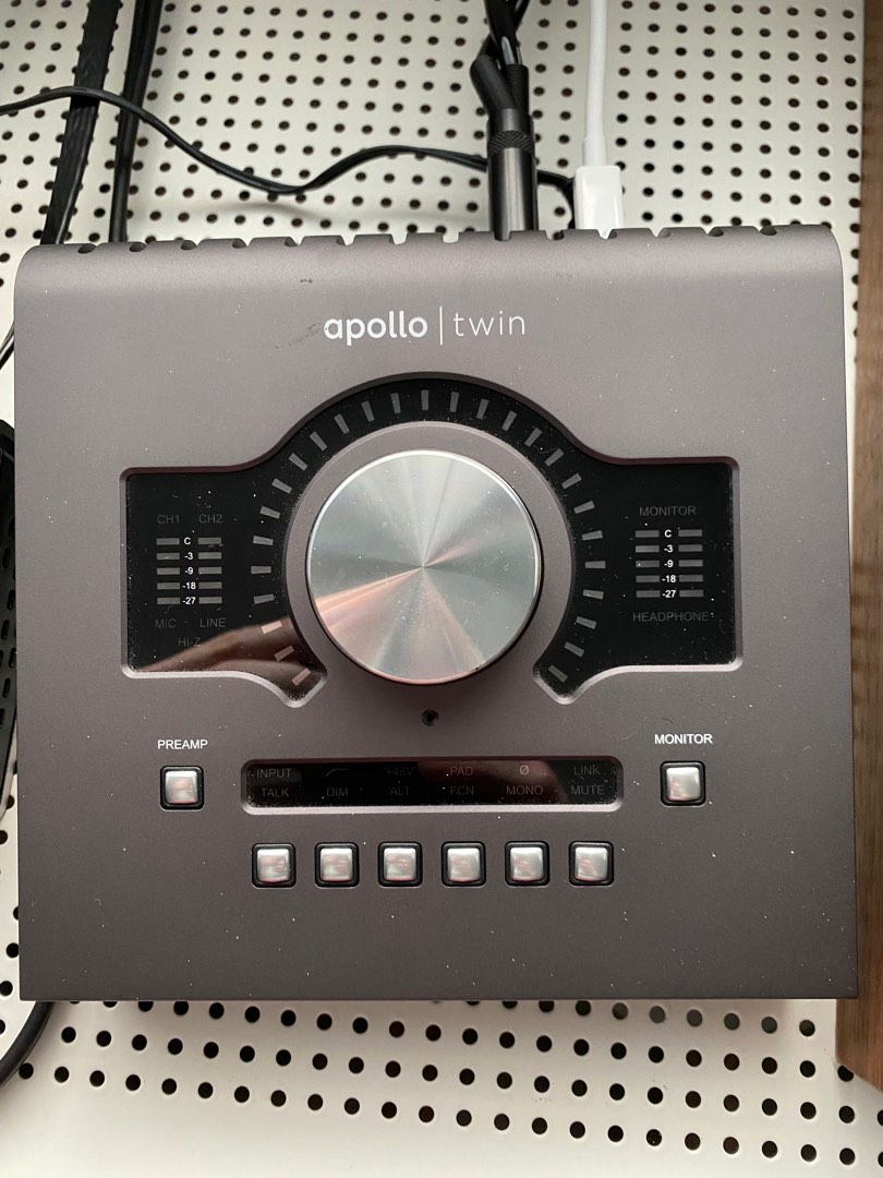 UAD Apollo Twin mk2, Hobbies & Toys, Music & Media, Musical Instruments ...