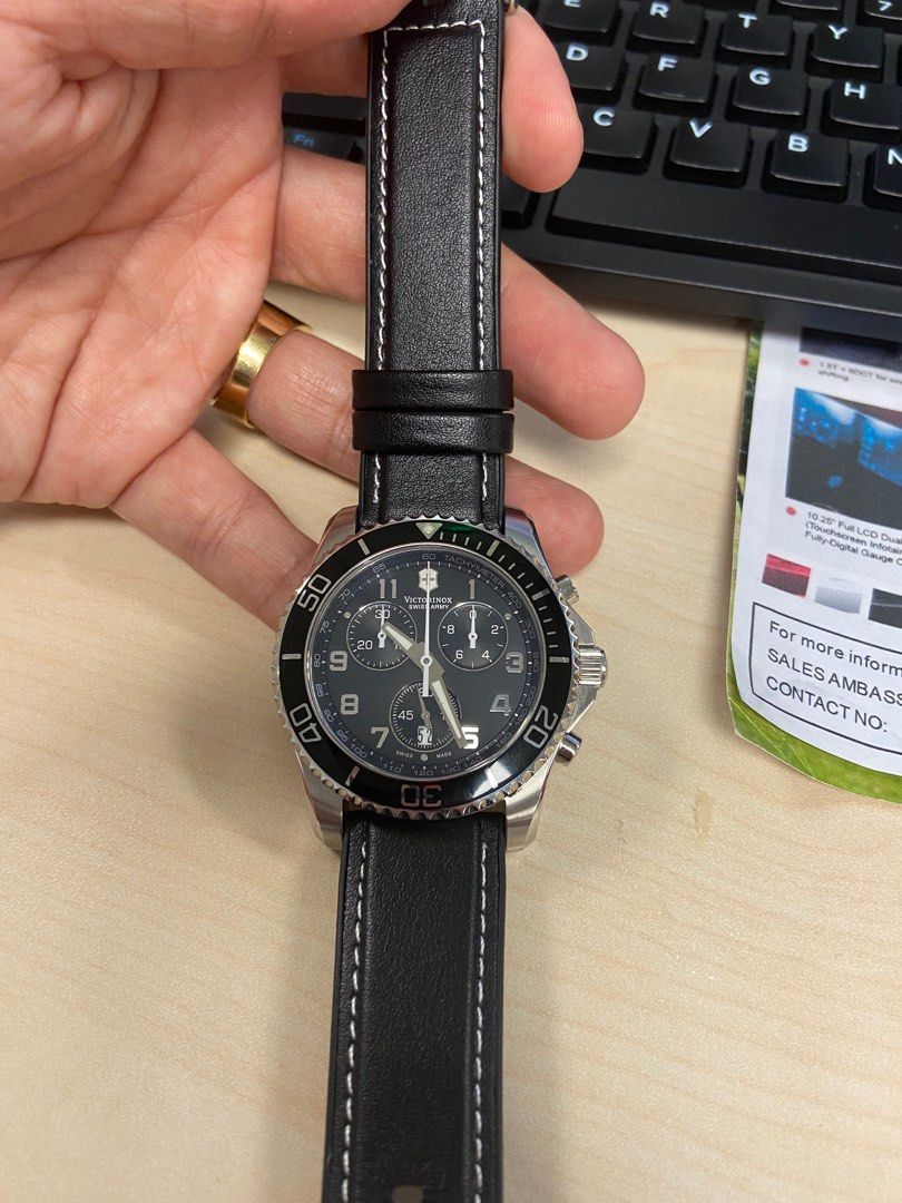 Victorinox Maverick + extra straps, Men's Fashion, Watches ...