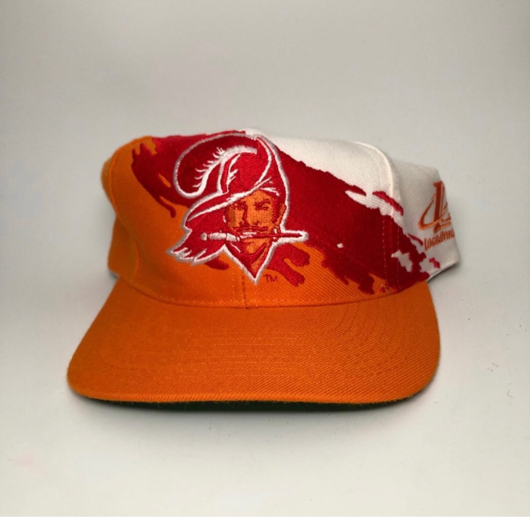 Vintage "Rare" buccaneers splash by logo 7, Men's Fashion, Watches ...