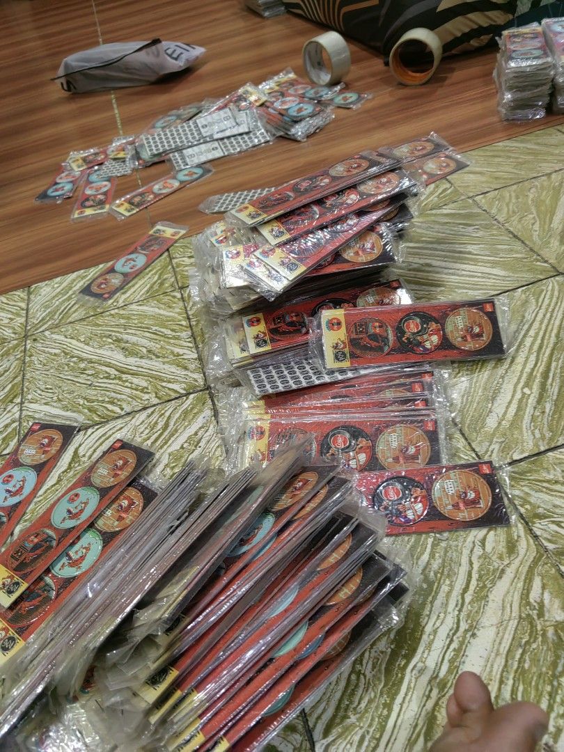 Vintage Pinoy Coca Cola Pog Set, Hobbies & Toys, Memorabilia ...