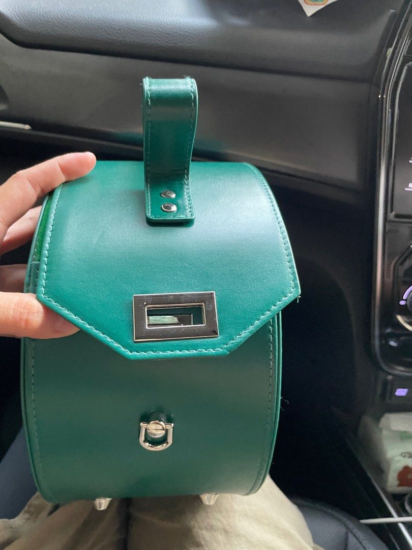 W hotel casing bag, Men's Fashion, Bags, Briefcases on Carousell