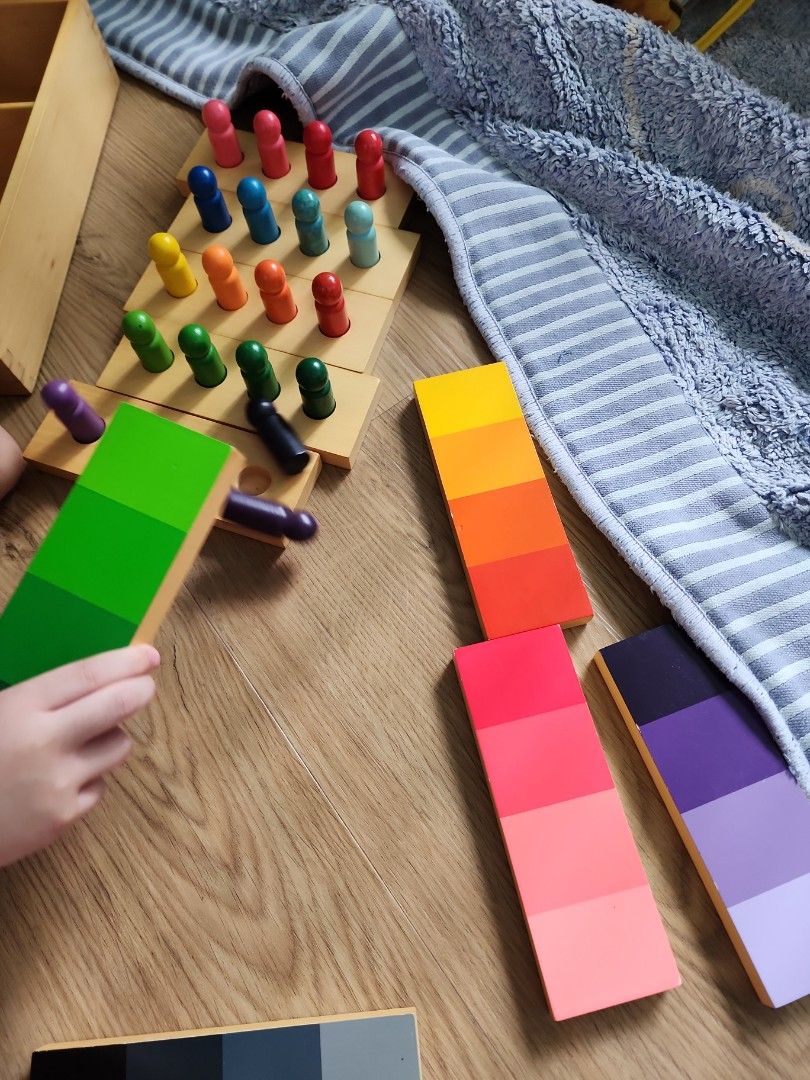 Wooden colour matching peg dolls, Hobbies & Toys, Toys & Games on Carousell