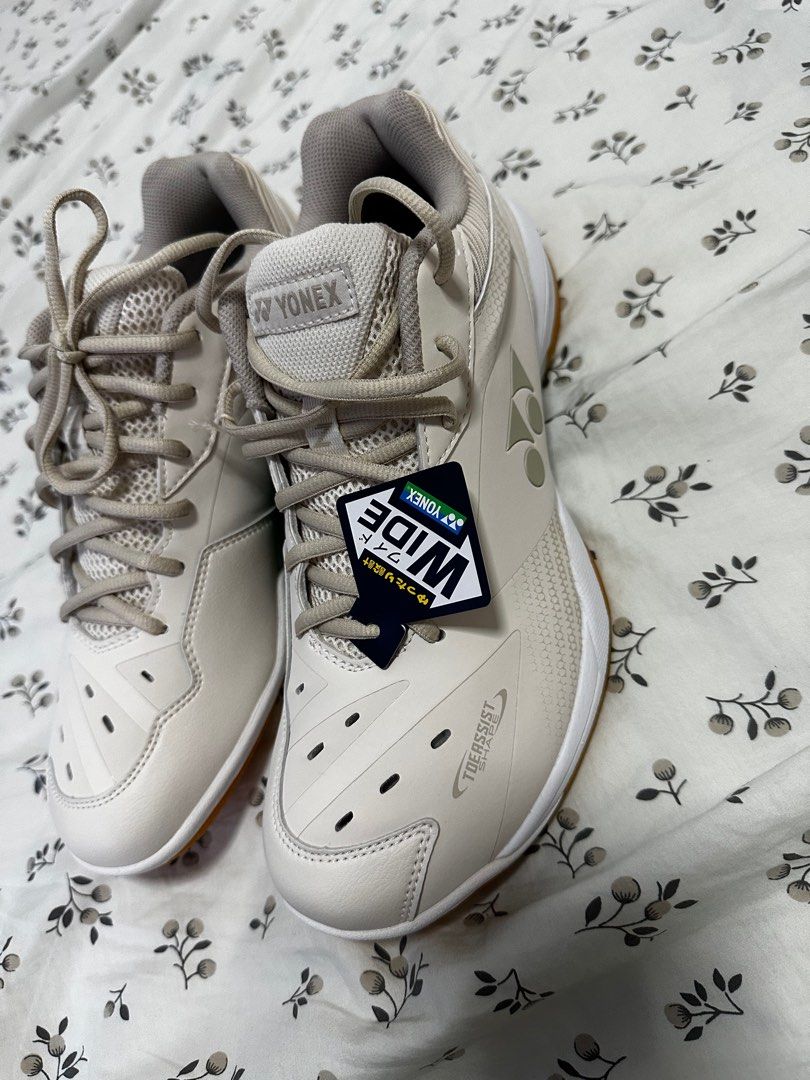 Yonex power cushion 65z WIDE (28.5cm), Sports Equipment, Sports & Games ...