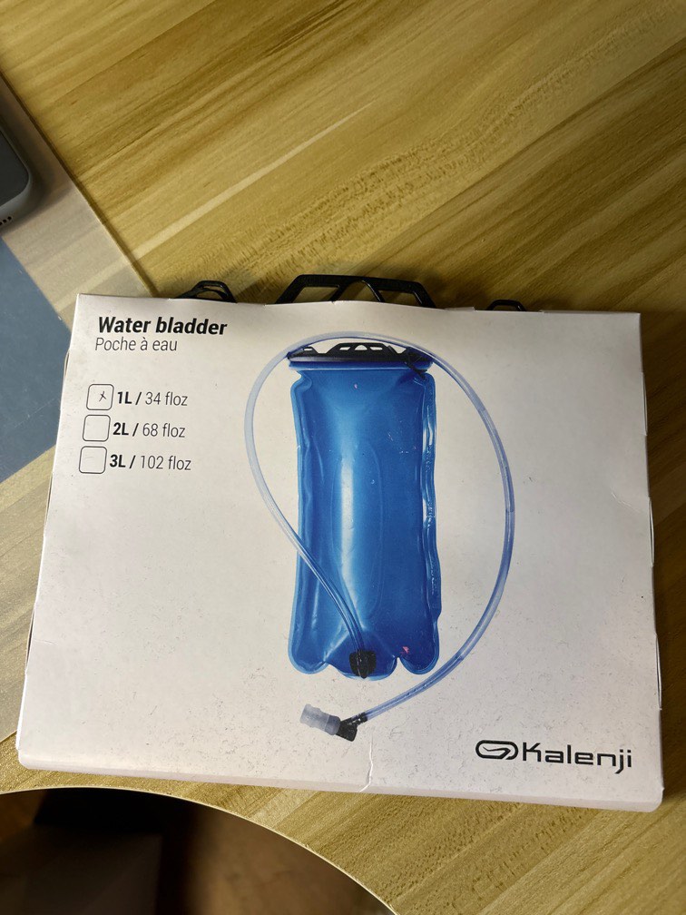 1 Litre Water Bag for hiking, 運動產品, 其他運動配件 - Carousell