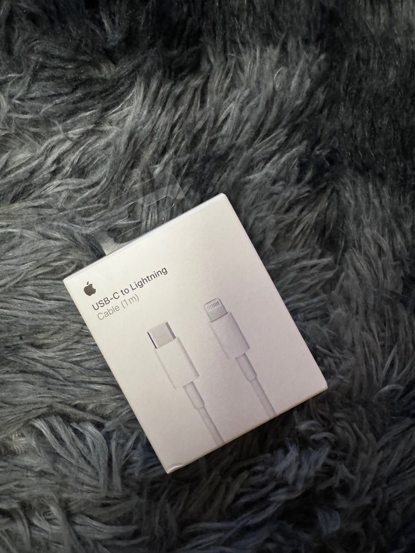 Apple USB-C對Lightning, 手機及配件, 電子周邊配件及產品, 充電器及電線在旋轉拍賣