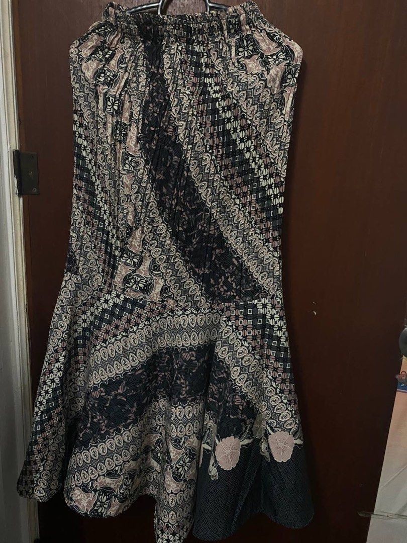 Batik design mermaid skirt, Women's Fashion, Bottoms, Skirts on Carousell