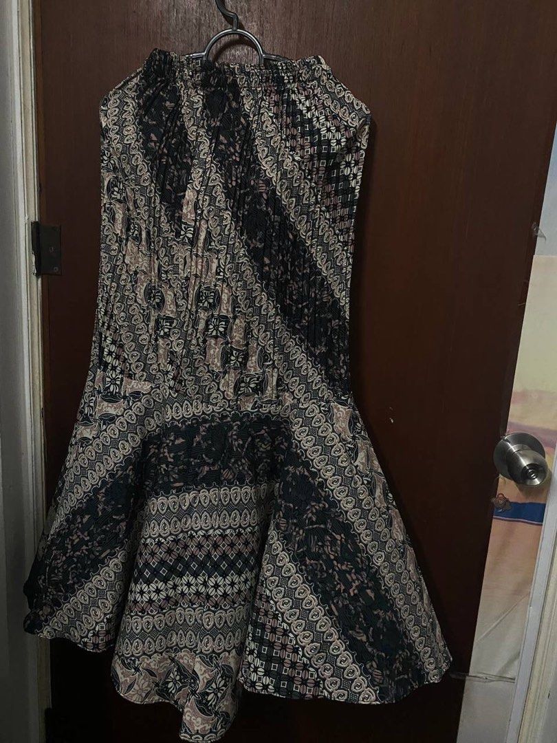 Batik design mermaid skirt, Women's Fashion, Bottoms, Skirts on Carousell