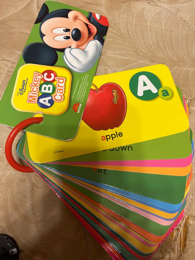 Disney ABC card Mickey 迪士尼美語世界 flash cards 認字 生字, 兒童＆孕婦用品, 嬰兒玩具 - Carousell
