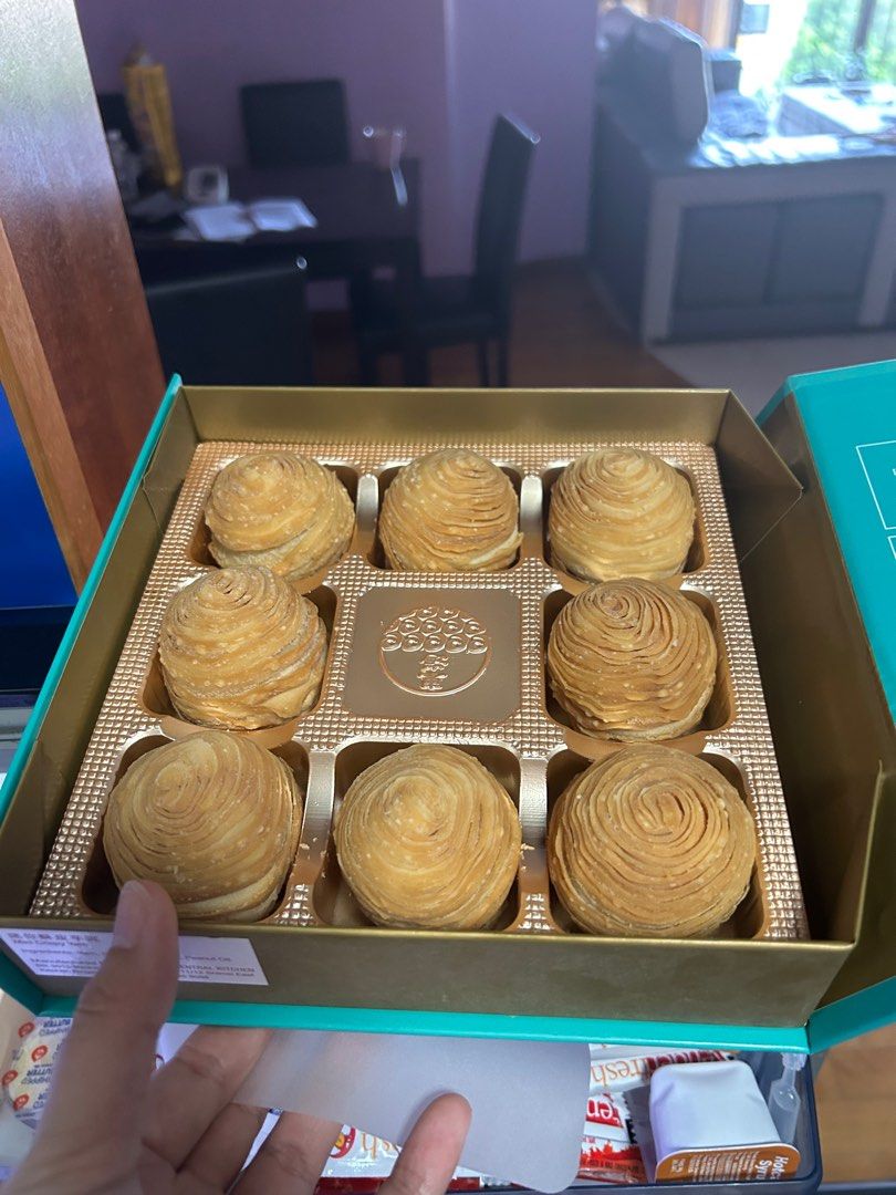 East Ocean Mini Crispy Yam Mooncakes (8pcs), Food & Drinks, Other Food ...