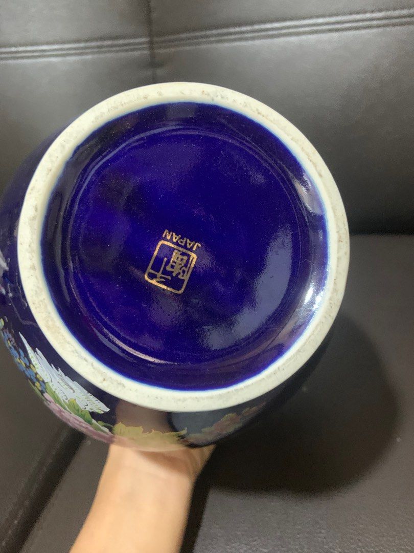 Guci japan biru jadul, Antik, Lainnya di Carousell