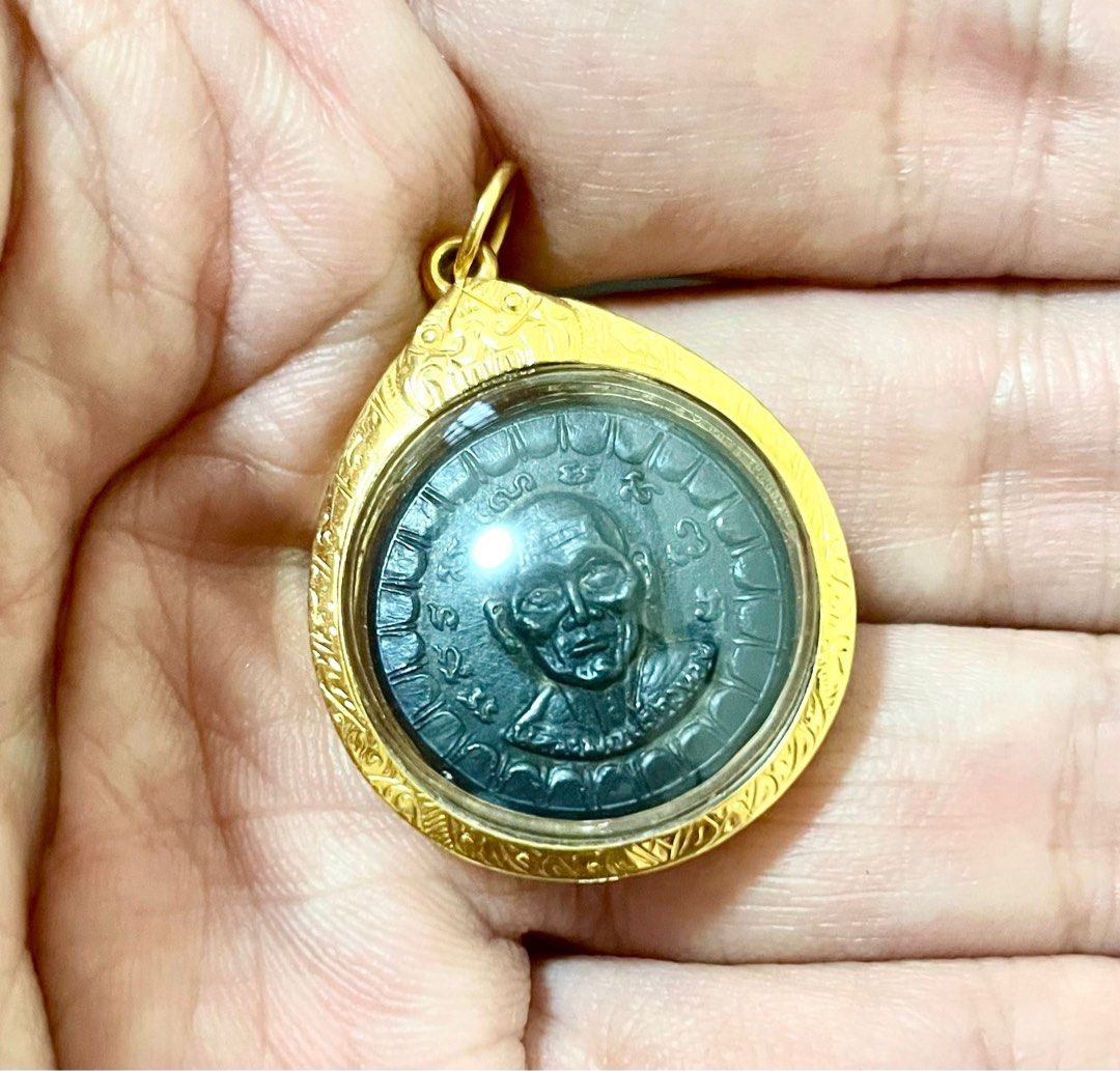 Lp Tae Talab Ya Mong Amulet Wat Sam Ngam with 70% Gold and samakom card ...