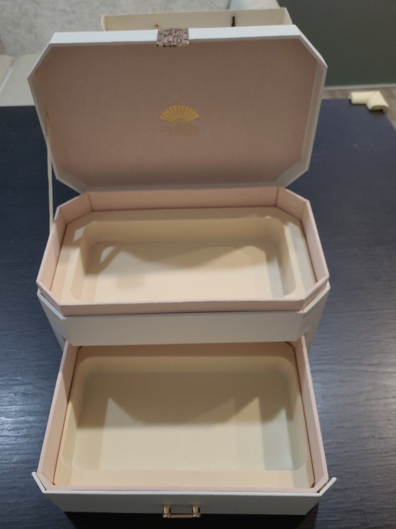 Mandarin Oriental Mooncake Jewellery Box, Women's Fashion, Jewelry ...