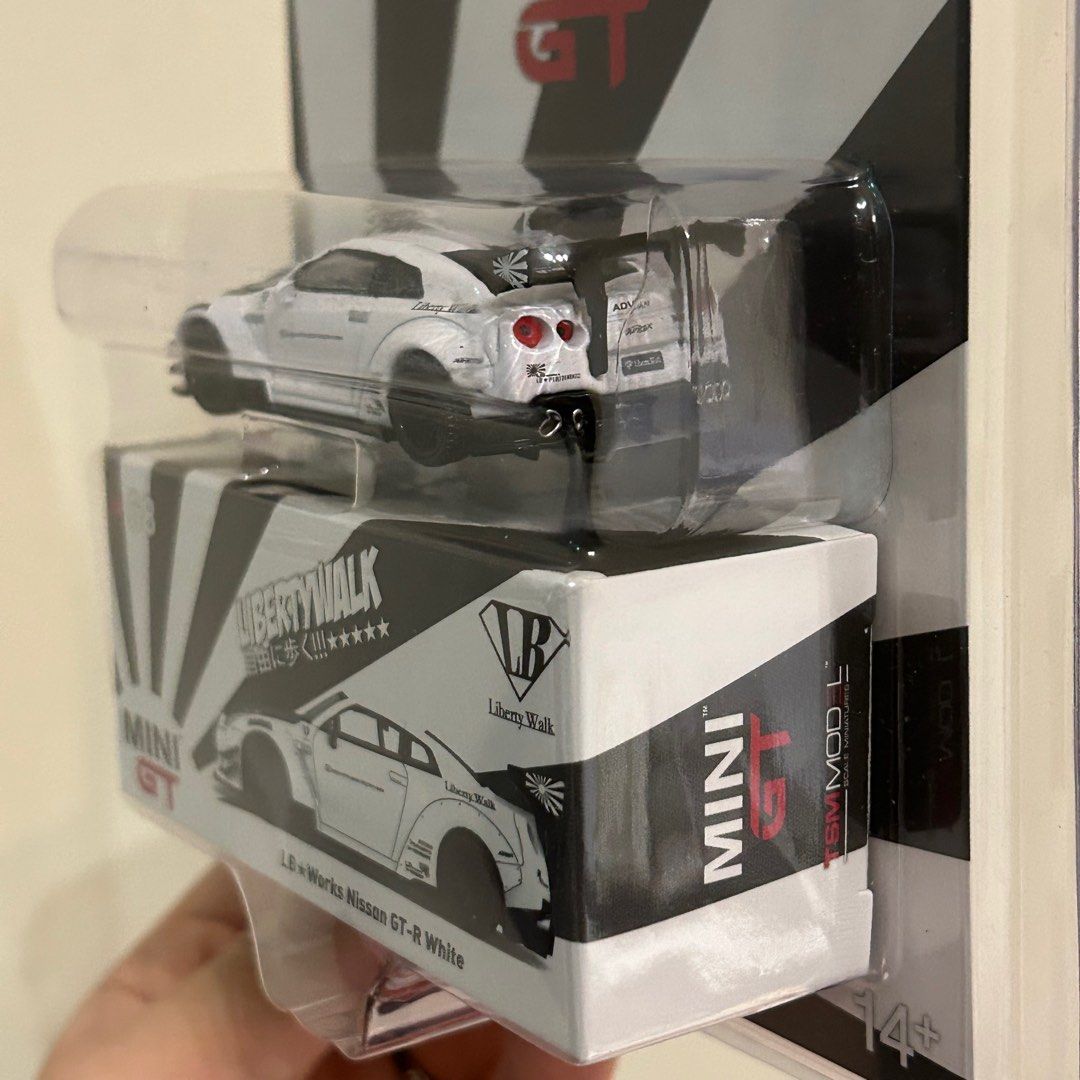 Mini GT #68 LB Works Nissan GT-R R35 white Japan Toysrus exclusive ...