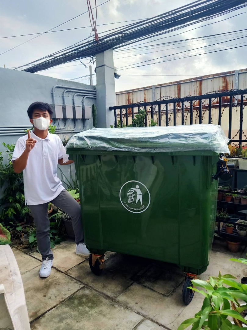 MOBILE TRASH BIN, Furniture & Home Living, Cleaning & Homecare Supplies ...