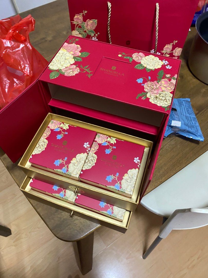 Mooncake Gift Box from Shangrila, Food & Drinks, Gift Baskets & Hampers ...