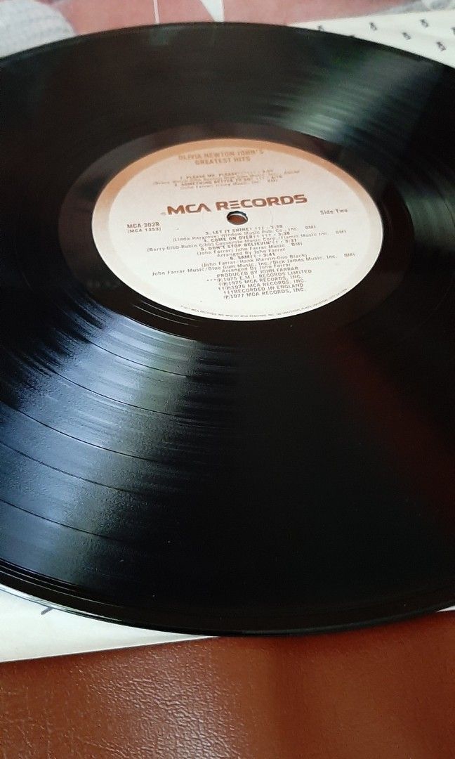Plaka/ vinyl record.OLIVIA NEWTON JOHN greatest hits, Hobbies & Toys ...