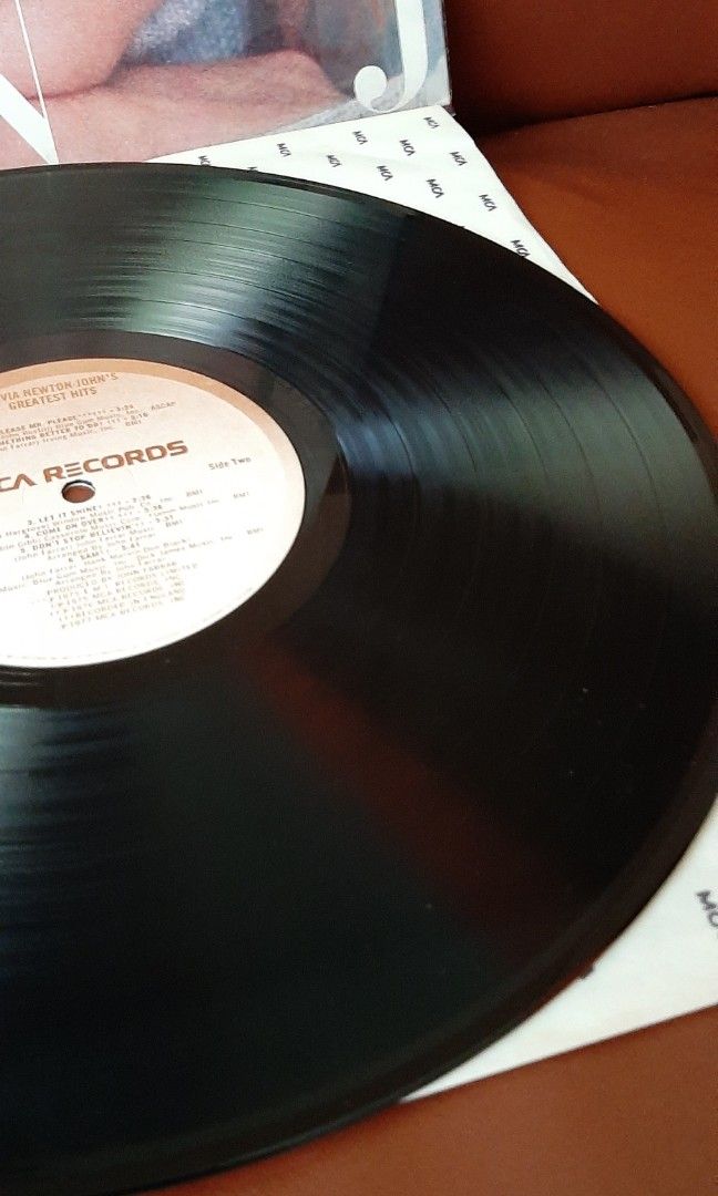 Plaka/ vinyl record.OLIVIA NEWTON JOHN greatest hits, Hobbies & Toys ...