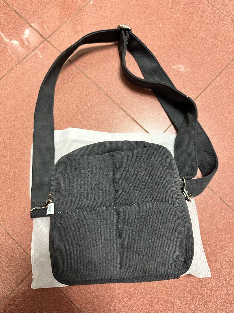 Puffer Post Bag (Navy), Women's Fashion, Bags & Wallets, Cross-body ...